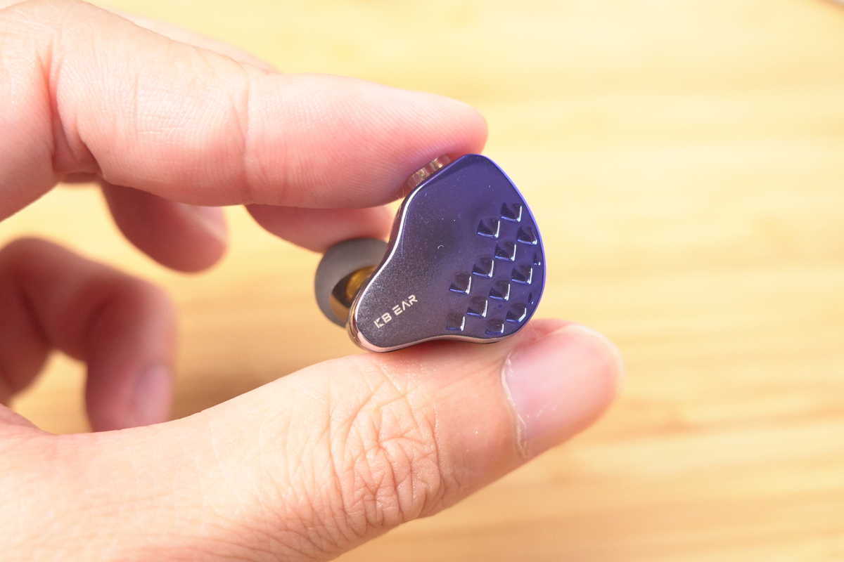 KBEAR Robin レビュー｜5000円台で4BA＋1DDを搭載！鮮かなプレートの中華イヤホン | カジェログ