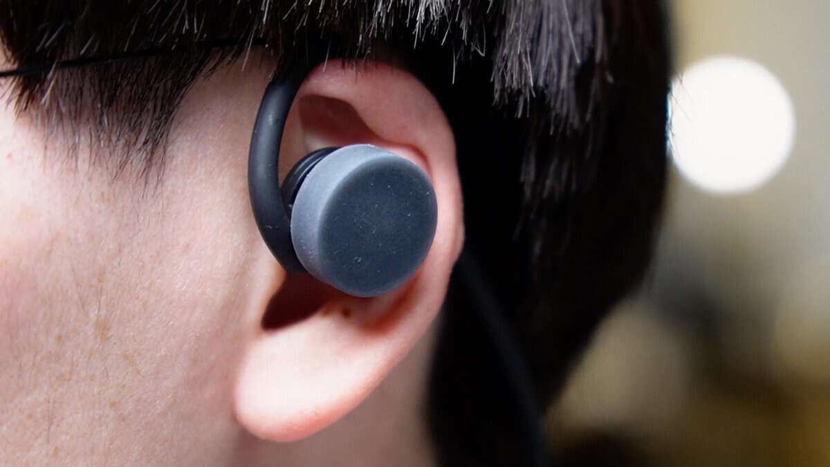 めっちゃ軽い & 音漏れがほぼしない！nwm初のネックバンド耳スピ「nwm GO」を試す | カジェログ